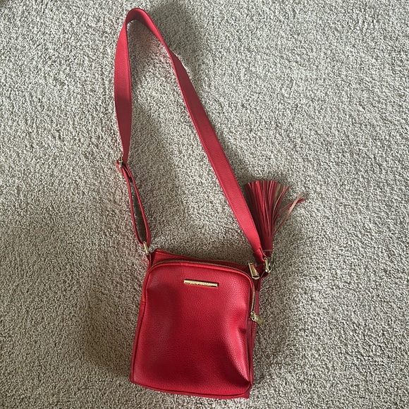 Steve Madden | Bags | Steve Madden Red Crossbody | Poshmark